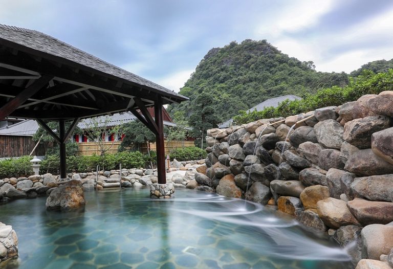 Review Yoko Onsen Quang Hanh - trải nghiệm suối khoáng nóng chất lừ